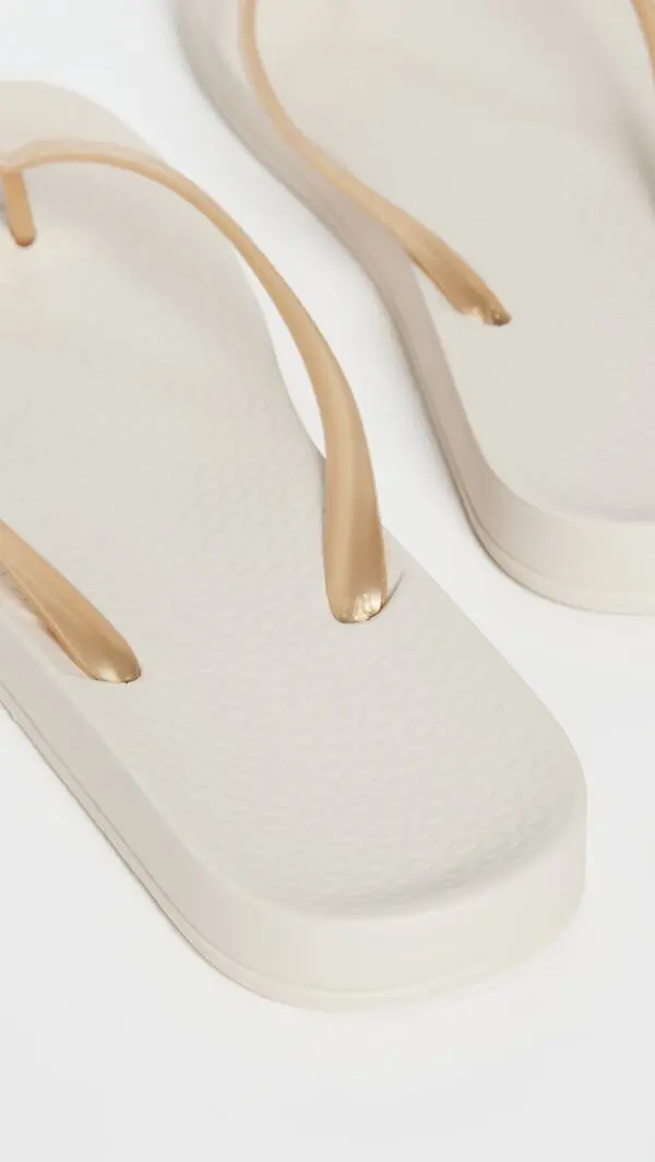 Ipanema Ana Flip Flops - Beige/gold