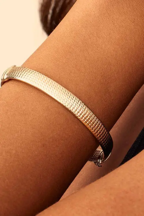 ORADINA 14k Moto Bangle