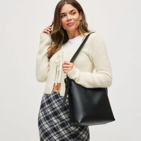 URBAN EXPRESSIONS Addilyn Bucket - Black