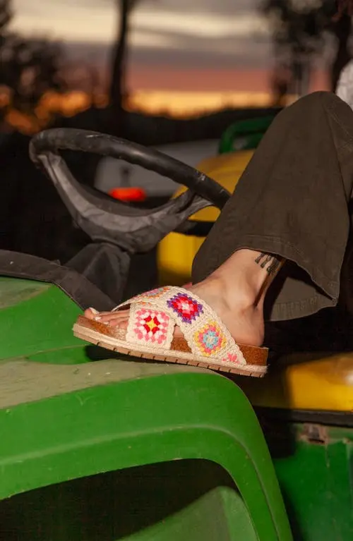 Chinese Laundry Tacoma Crochet Slide Sandal