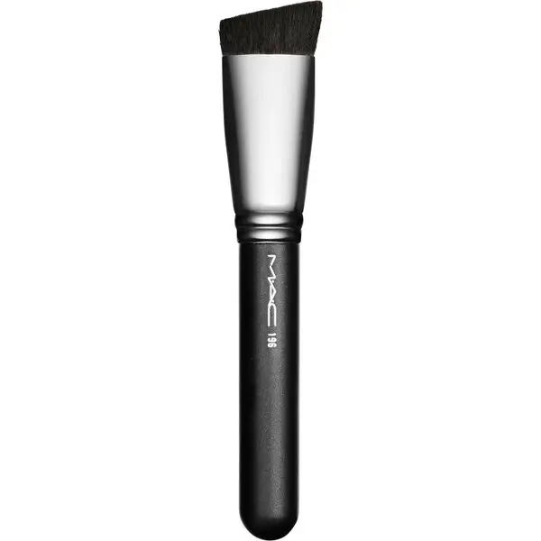 MAC COSMETICS 196 Slanted Flat Top Foundation Brush
