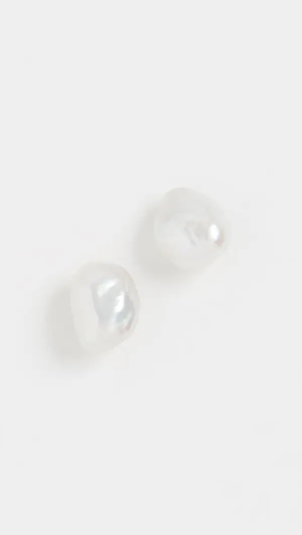 Agmes Stud Earrings