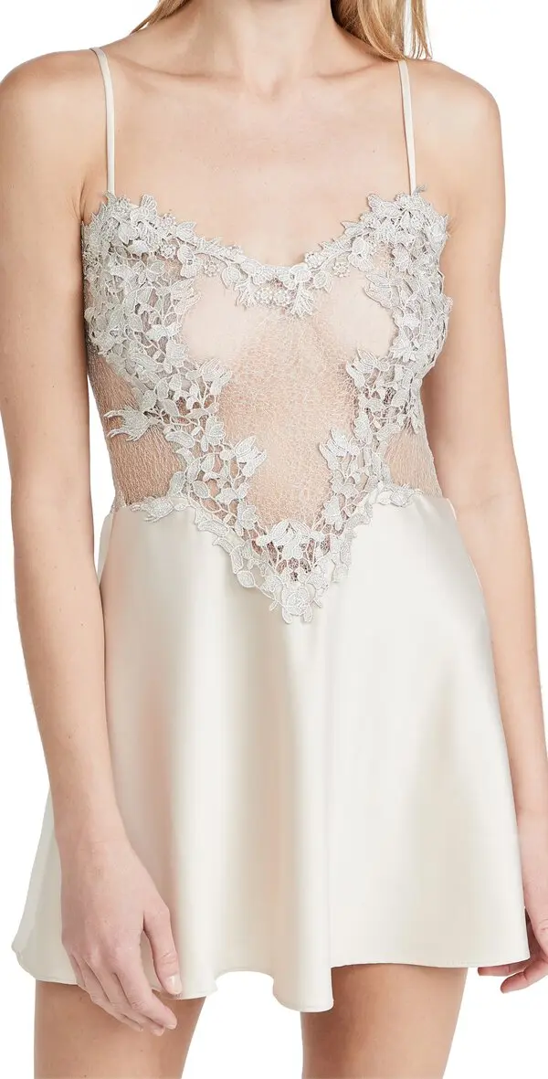 Flora Nikrooz Showstopper Chemise With Lace - Champagne