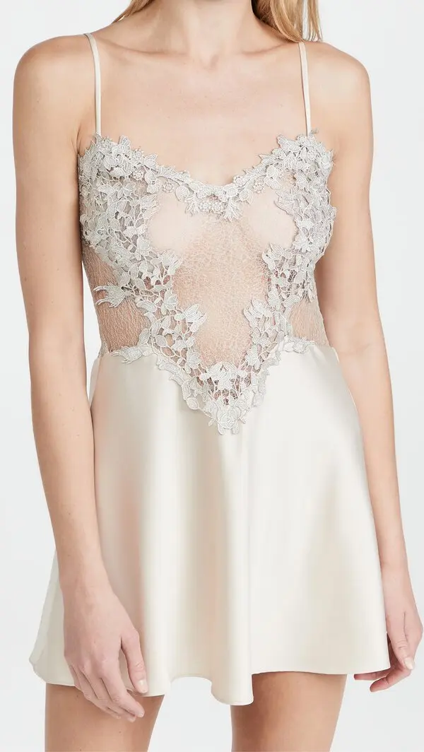 Flora Nikrooz Showstopper Chemise With Lace - Champagne