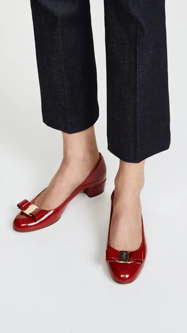 FERRAGAMO Vara Low Heel Pumps - Rosso