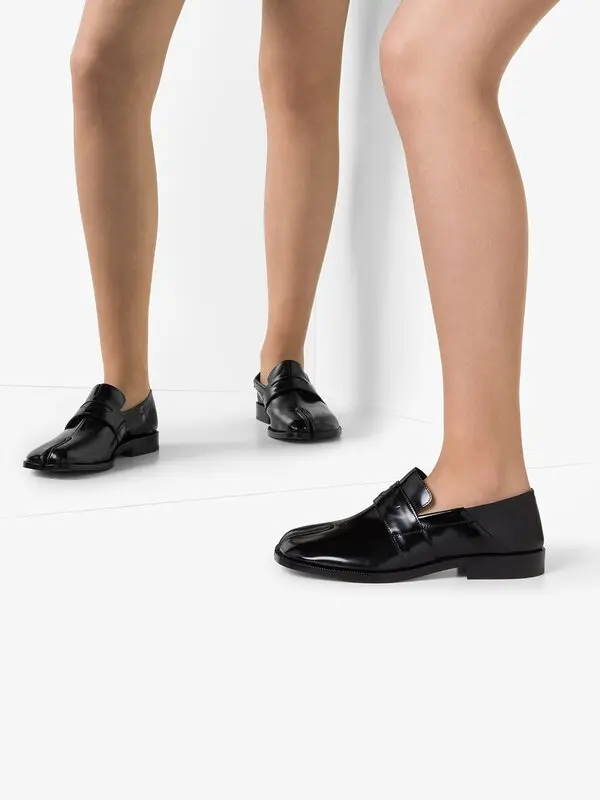 MAISON MARGIELA Tabi Leather Loafers - Black