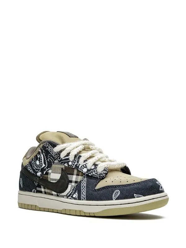 Nike X Travis Scott Sb Dunk Low Qs Sneakers