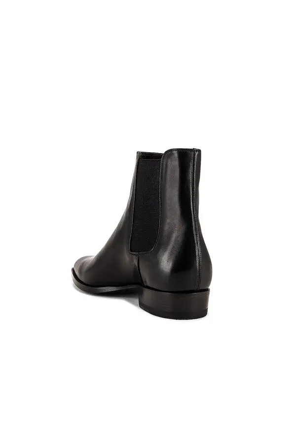 Saint Laurent Wyatt 30 Chelsea Boot - Black