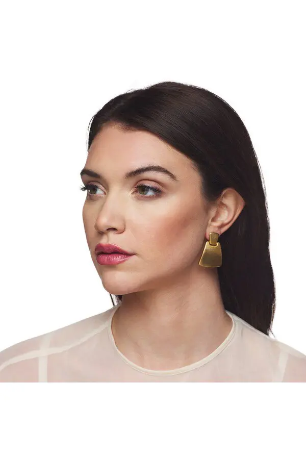 KENNETH JAY LANE Hammered Drop Clip On Earrings - Gold