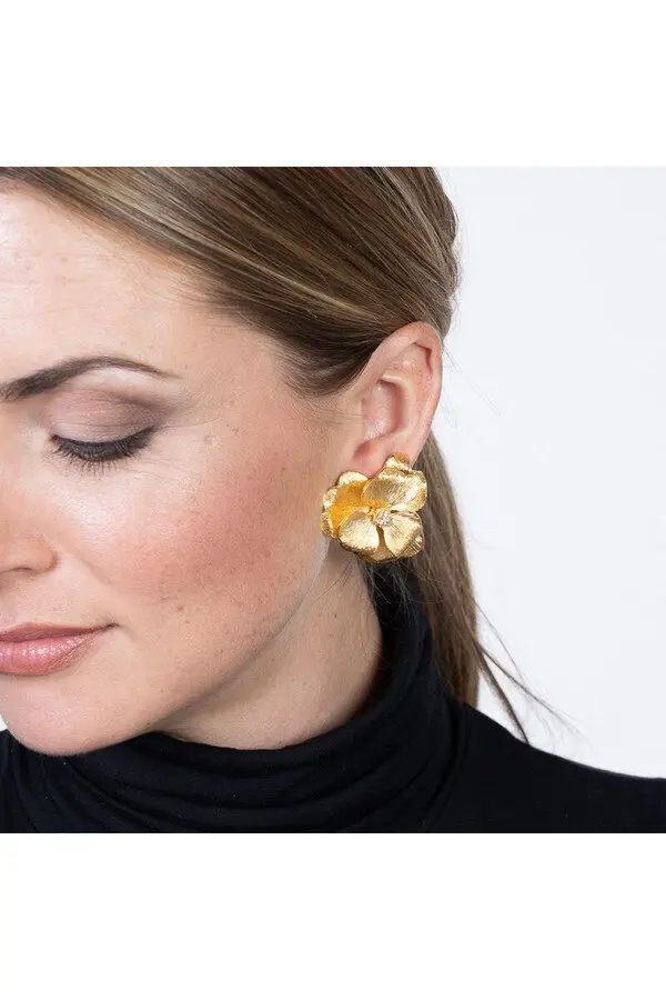KENNETH JAY LANE Flower Earrings With Crystal Center - Gold