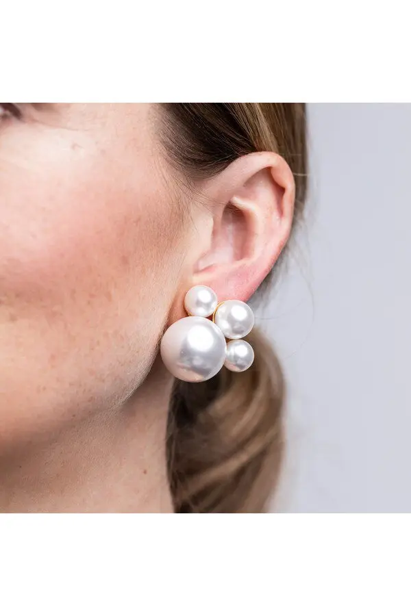 KENNETH JAY LANE Pearl Cluster Clip On Earrings - Natural