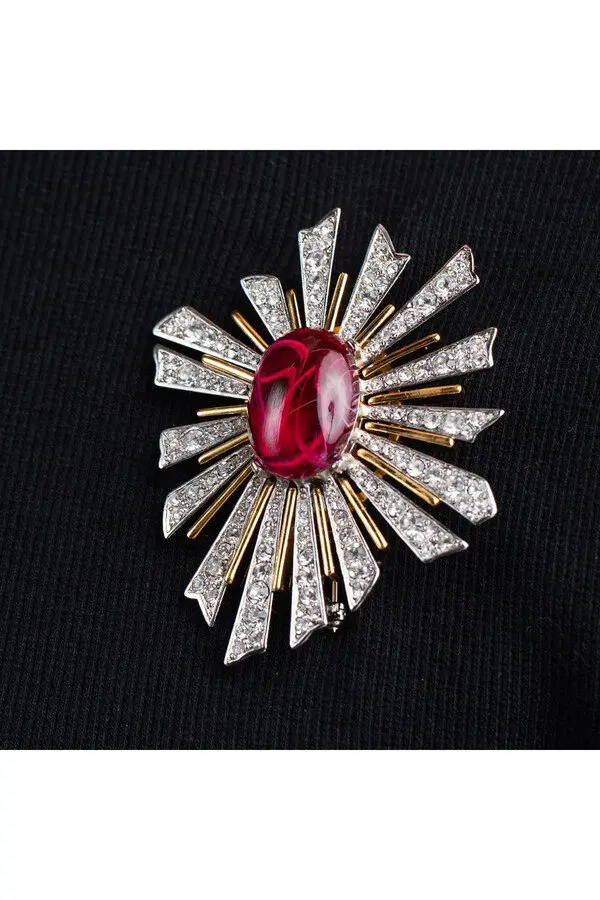 KENNETH JAY LANE Ruby Center Sunburst Pin - Gold