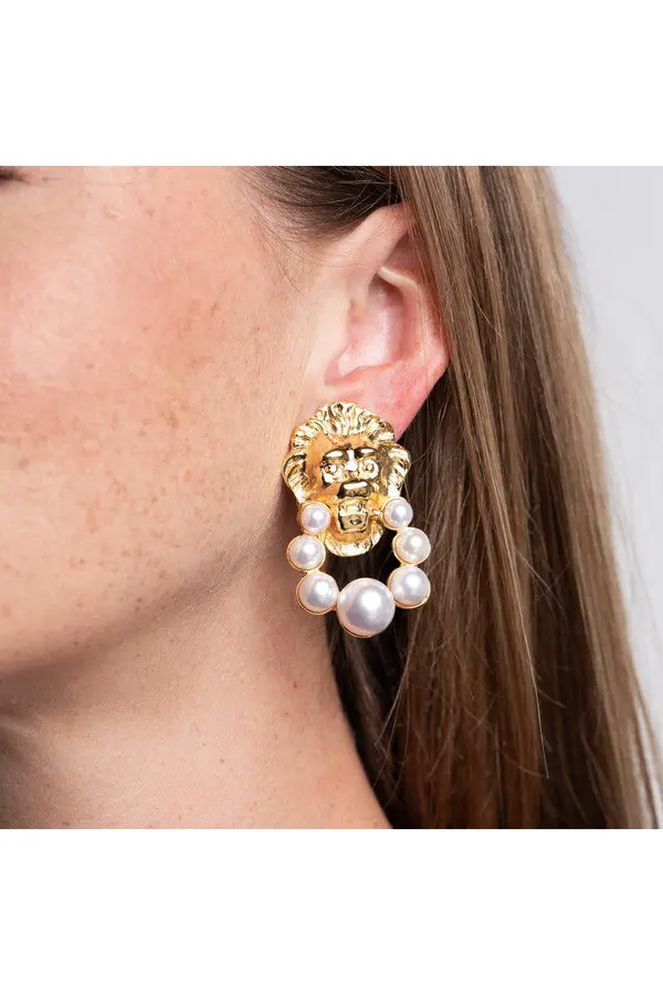 KENNETH JAY LANE Lion Head And Pearl Clip Earrings - Natural