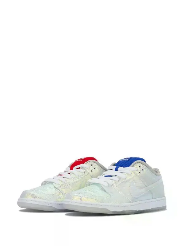 Nike X Concepts Sb Dunk Low Pro Sneakers - Metallic