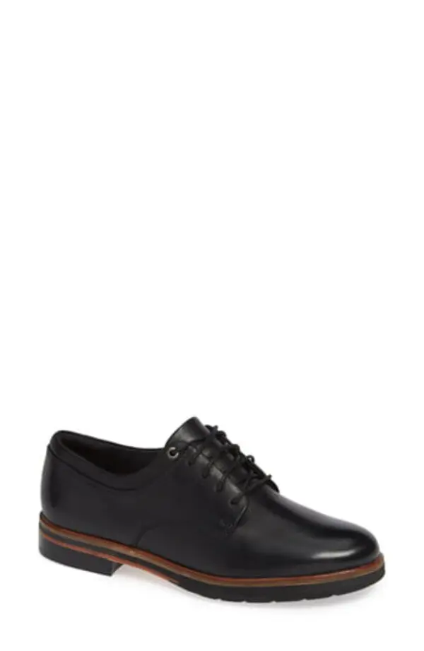 Clarks Frida Derby