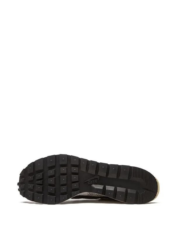 Nike X Sacai Vaporwaffle Sneakers - Purple