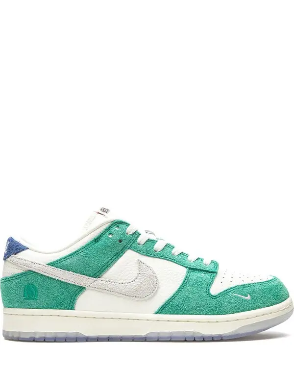 Nike X Kasina Dunk Low Road Sign Sneakers