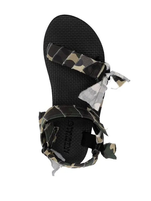 ARIZONA LOVE Trekky Camouflage-print Sandals - Green
