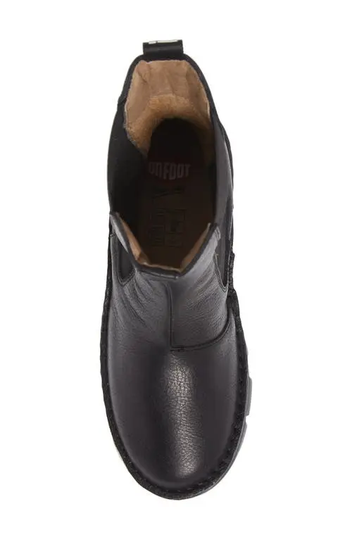 ON FOOT Wedge Chelsea Boots