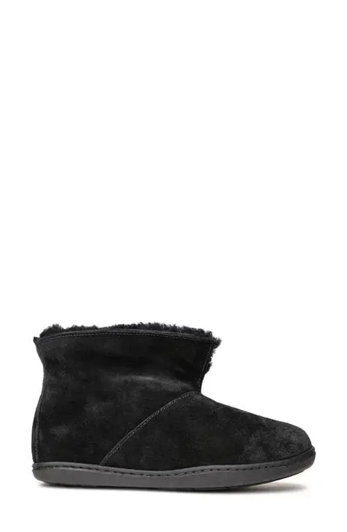 Minnetonka Genuine Sheepskin & Suede Slipper