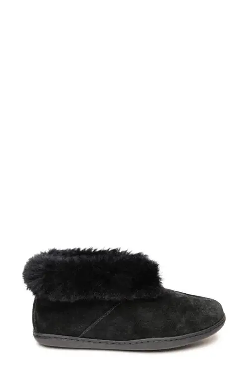 Minnetonka Genuine Sheepskin & Suede Slipper