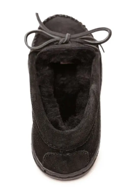 Minnetonka Genuine Shearling Lined Driving Shoe - Black