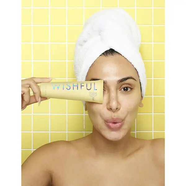 HUDA BEAUTY Wishful Yo Glow Enzyme Scrub 100ml