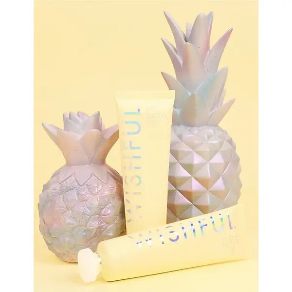 HUDA BEAUTY Wishful Yo Glow Enzyme Scrub 100ml