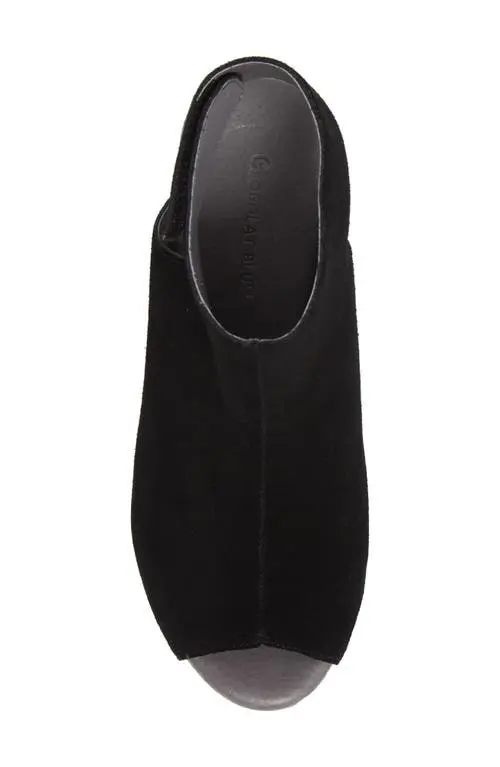 CHOCOLAT BLU Gabby Block Heel Sandal - Black Suede
