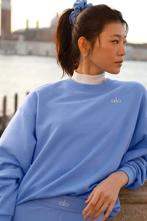 Alo Yoga Accolade Crewneck Pullover - Crystal Clear Blue