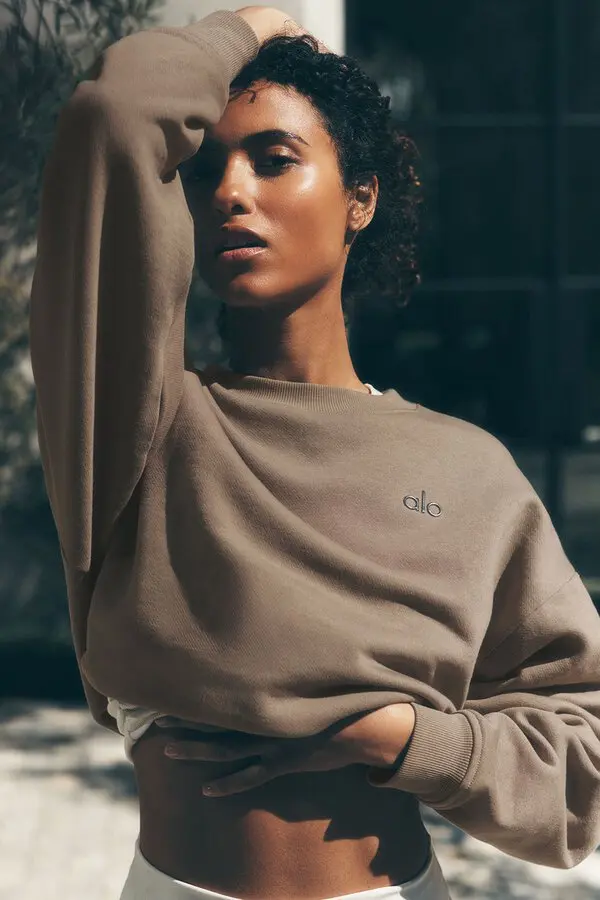 Alo Yoga Accolade Crewneck Pullover - Gravel