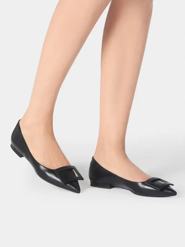 ROGER VIVIER Gommettine Ballerinas In Leather With Resin Buckle - Black