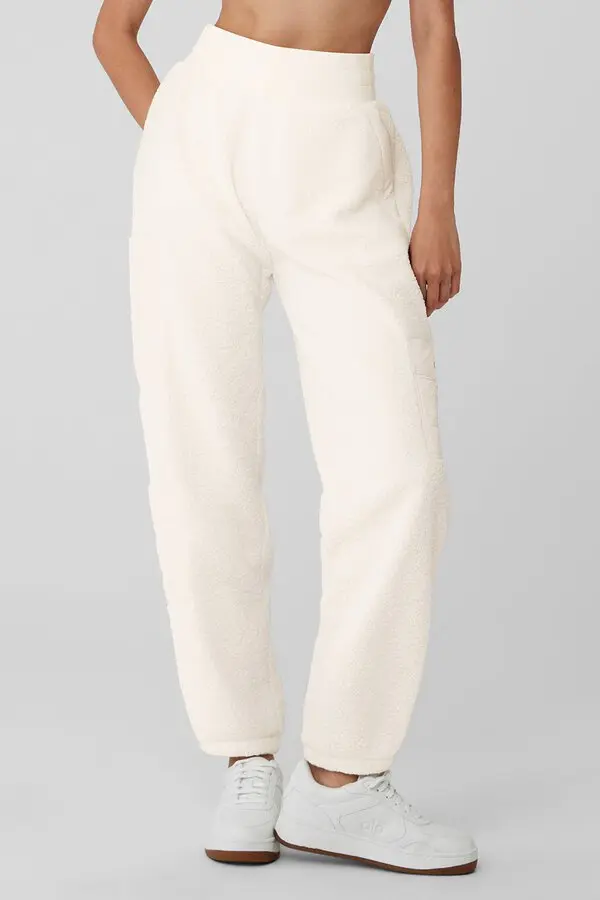 新品!Alo Yoga パンツ アイボリー　M Alo Yoga Micro Sherpa High-Waist Solstice Sweatpant - Ivory