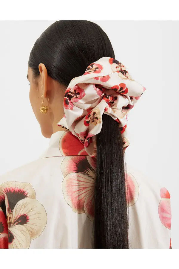 La DoubleJ Giga Scrunchie Micro Pansy In Silk Twill