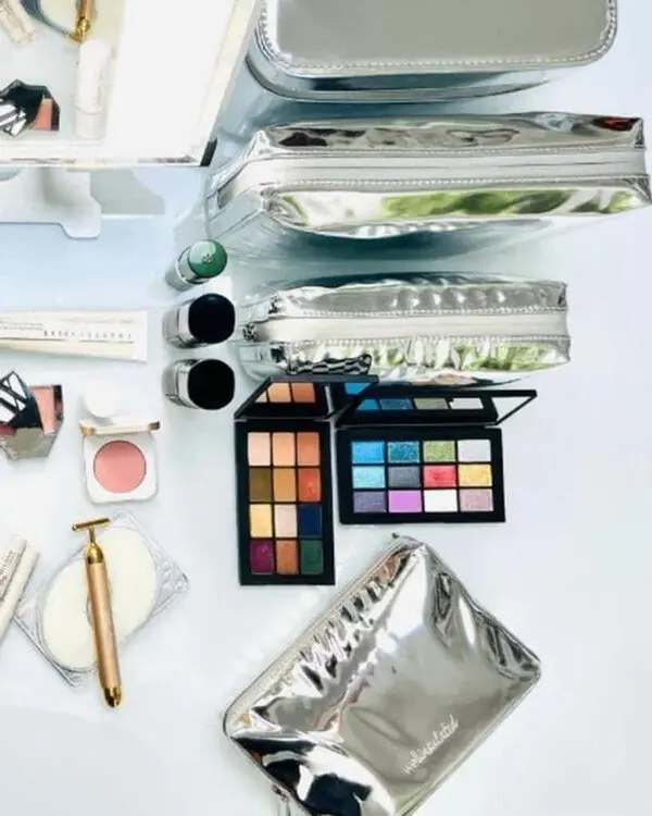 WELLINSULATED Performance Beauty Bag - Silver