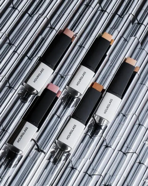 HOURGLASS Vanish Flash Highlighting Stick - Gold Flash