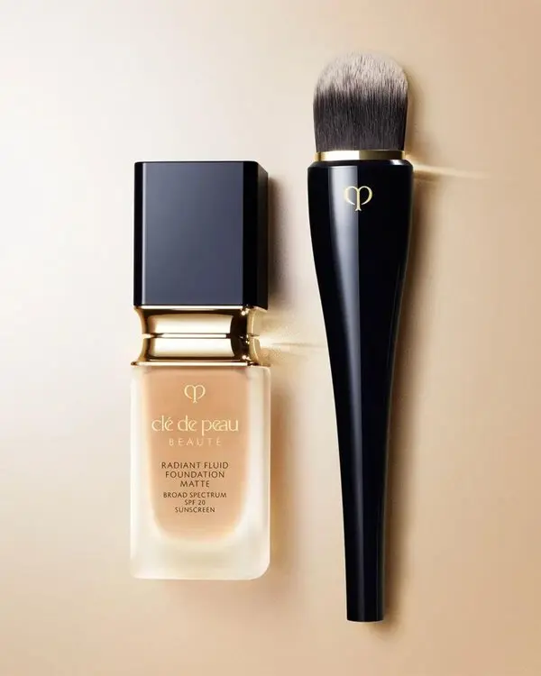 CLE DE PEAU BEAUTE Light Coverage Foundation Brush - One-color