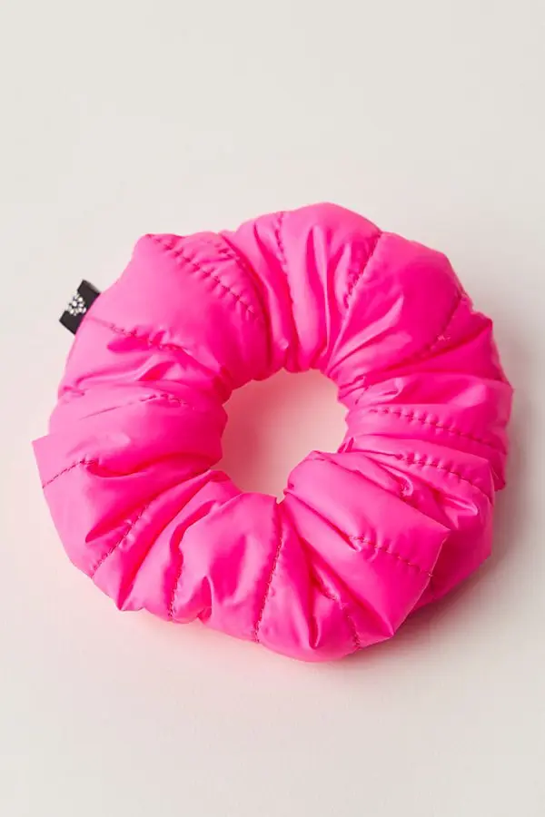 Free People Sports Puffer Scrunchie - Magenta