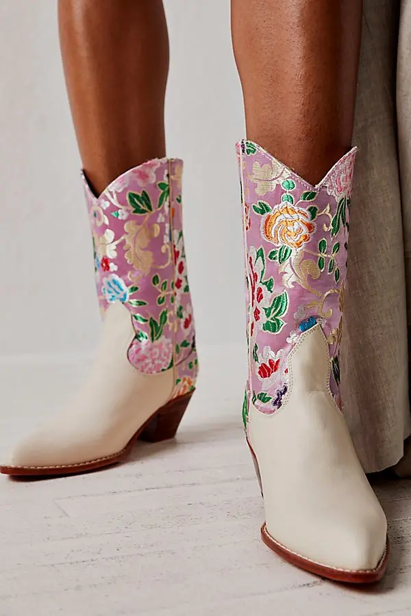 MOMO Selina Embroidered Western Boots