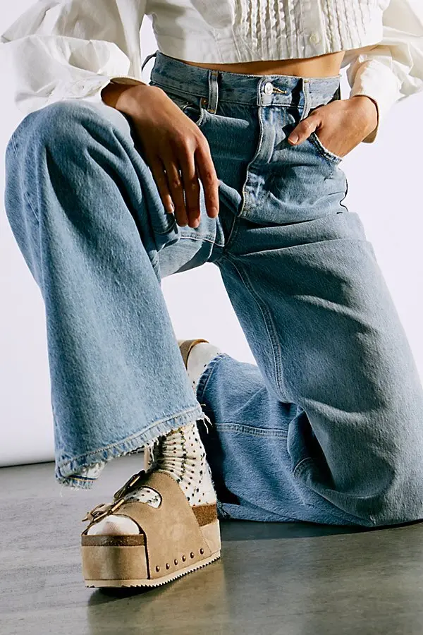Intentionally Blank Rule Breaker Flatform Sandals - Taupe