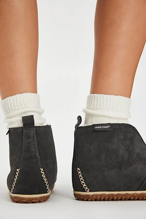Minnetonka Tucson Suede Slippers - Charcoal