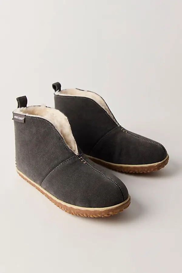 Minnetonka Tucson Suede Slippers - Charcoal