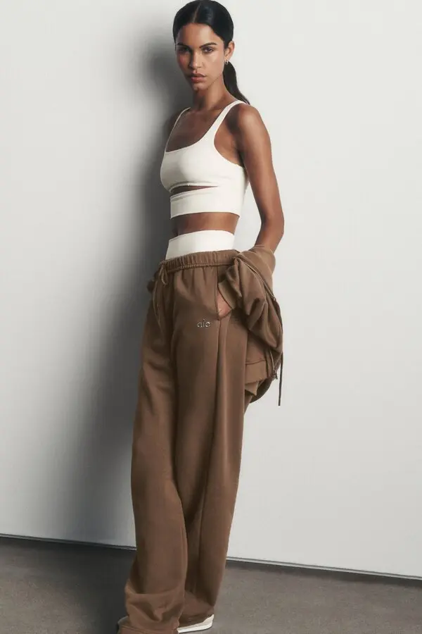 Alo Yoga Accolade Straight Leg Sweatpant - Java Brown