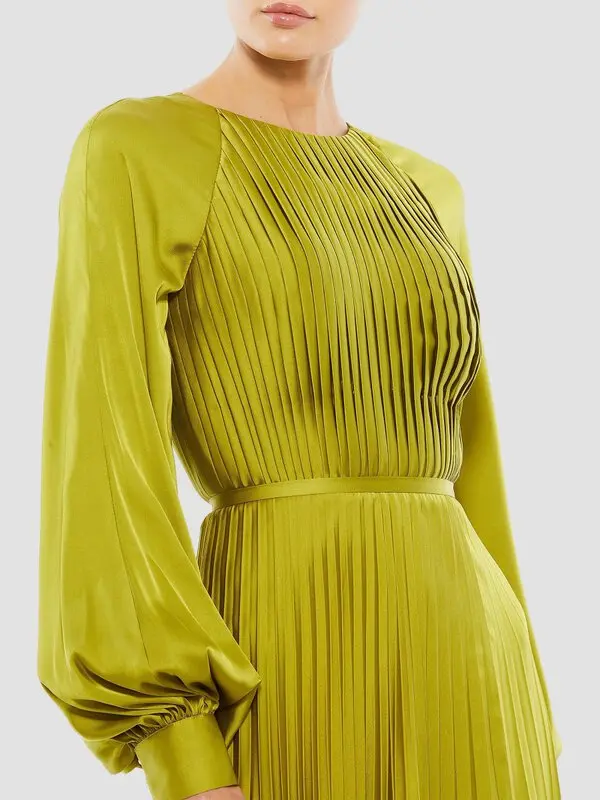 Mac Duggal Ieena Pleated A-line Chiffon Gown - Apple Green