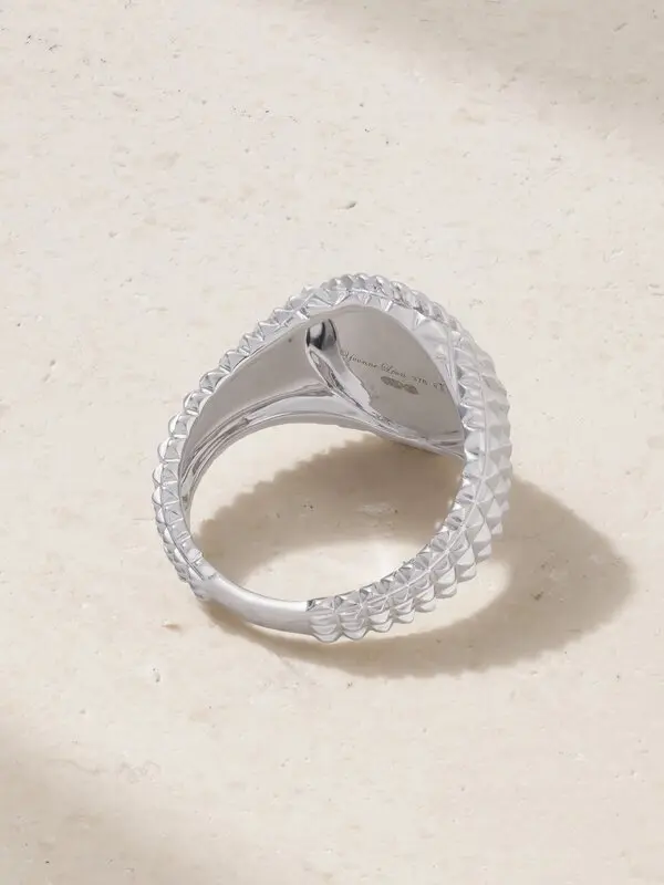Yvonne Léon 9-karat Diamond Signet Ring