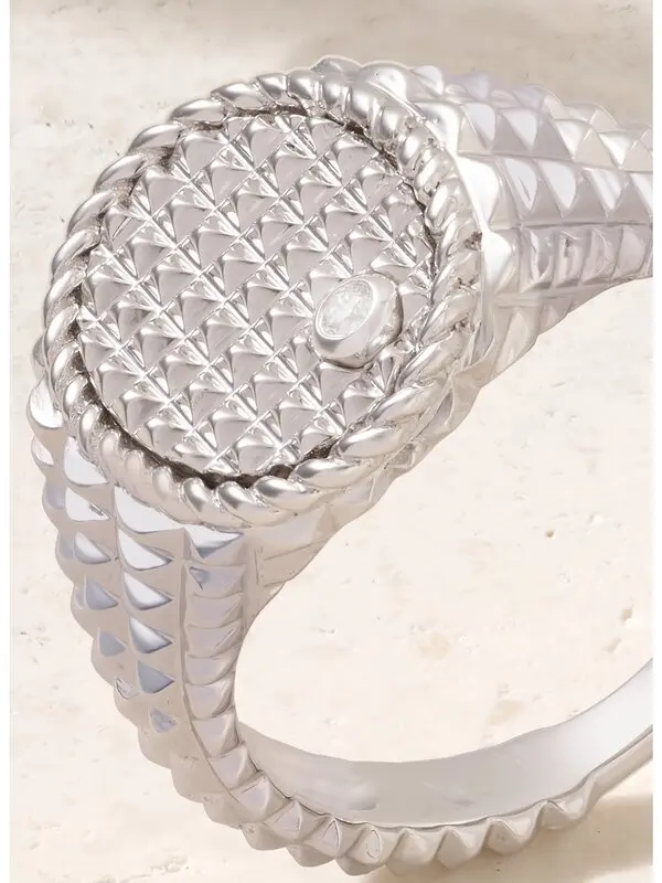 Yvonne Léon 9-karat Diamond Signet Ring