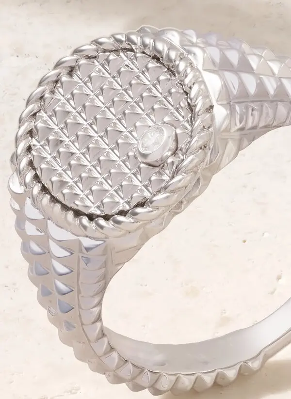 Yvonne Léon 9-karat Diamond Signet Ring