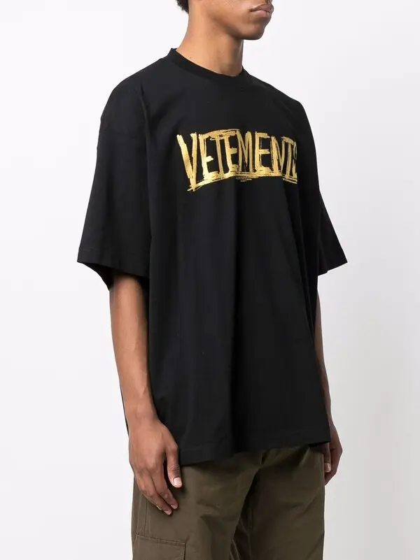 Vetements World Tour T-Hirt In Black - 49% Off | Editorialist