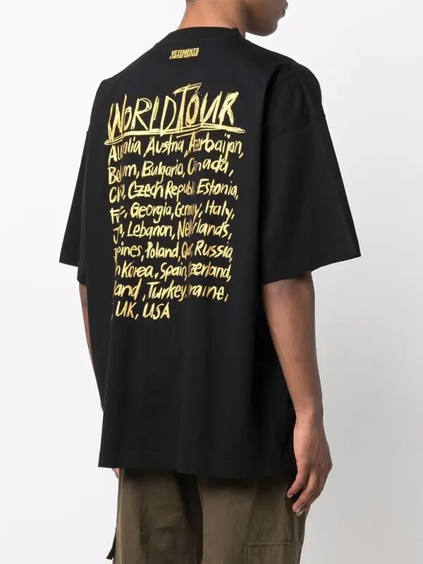 Vetements World Tour T-Hirt In Black - 49% Off | Editorialist