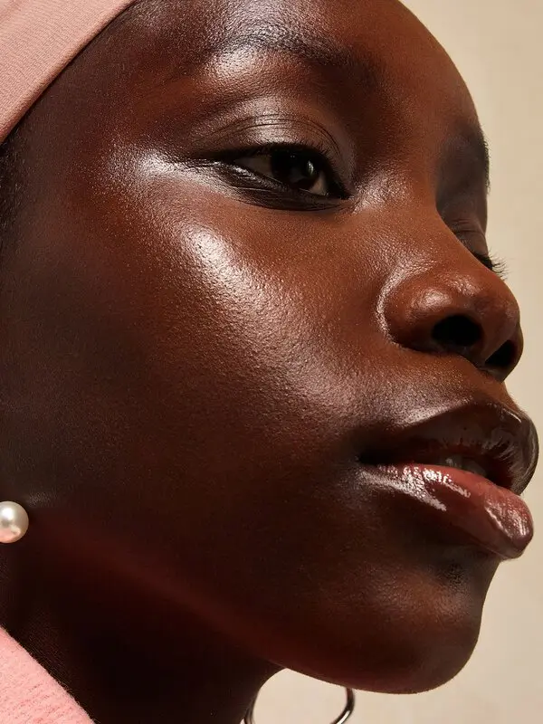 AMI COLE Light-catching Highlighter